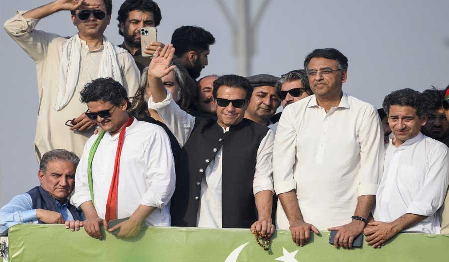 باكستان عمران خان يمهل الحكومة بإجراء انتخابات مبكرة في غضون 6 أيام